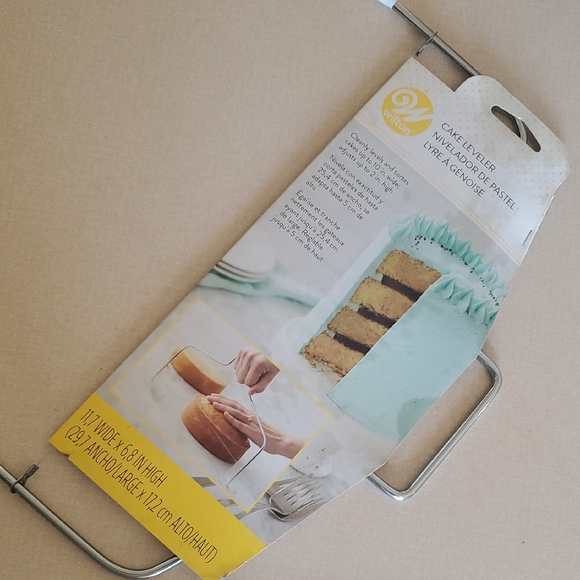 Wilton | Kitchen | Wilton Cake Leveler With Silver Frame | Poshmark